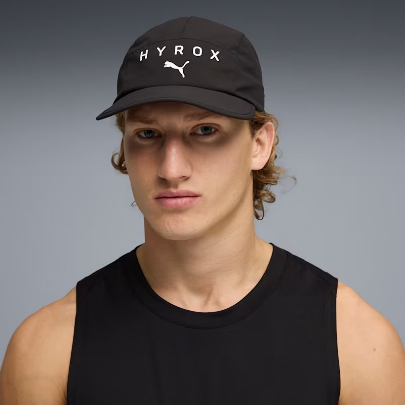 ユニセックストレーニング PUMA x HYROX 5パネル ランニングキャップ UNISEX 商品番号：027077 01 HYROXの公式パートナーであるPUMAは、競技のあらゆるフェーズに対応するパフォーマンスギアを展開。 今シーズン...