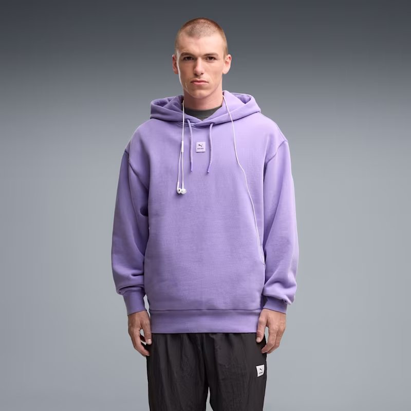 商品名: UNISEX PUMA X SAYSKY GRAPHIC SWEATSHIRT 品番: 529014 カラー: 46 カラー名称: 46：LAVENDER ALERT ユニセックス ランニング PUMA x SAYSKY グラフィ...