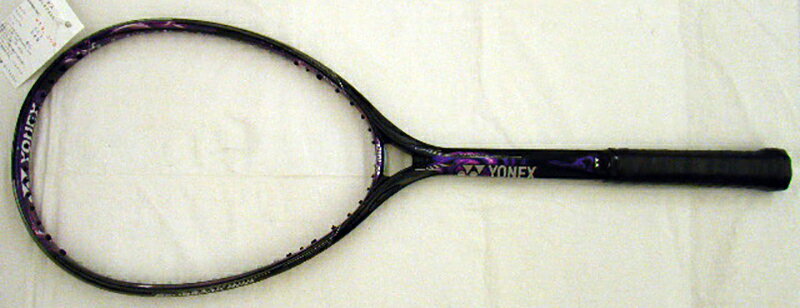 シリーズ最大威力で打ち砕く、高回転パワーショット ストローク専用モデル。ソフトテニスラケット フェイス面積85平方インチ 長さ695mm バランスポイント290mm 推奨張力25~35lbs【商品名】 ジオブレイク80G【メーカー】 ヨネッ...