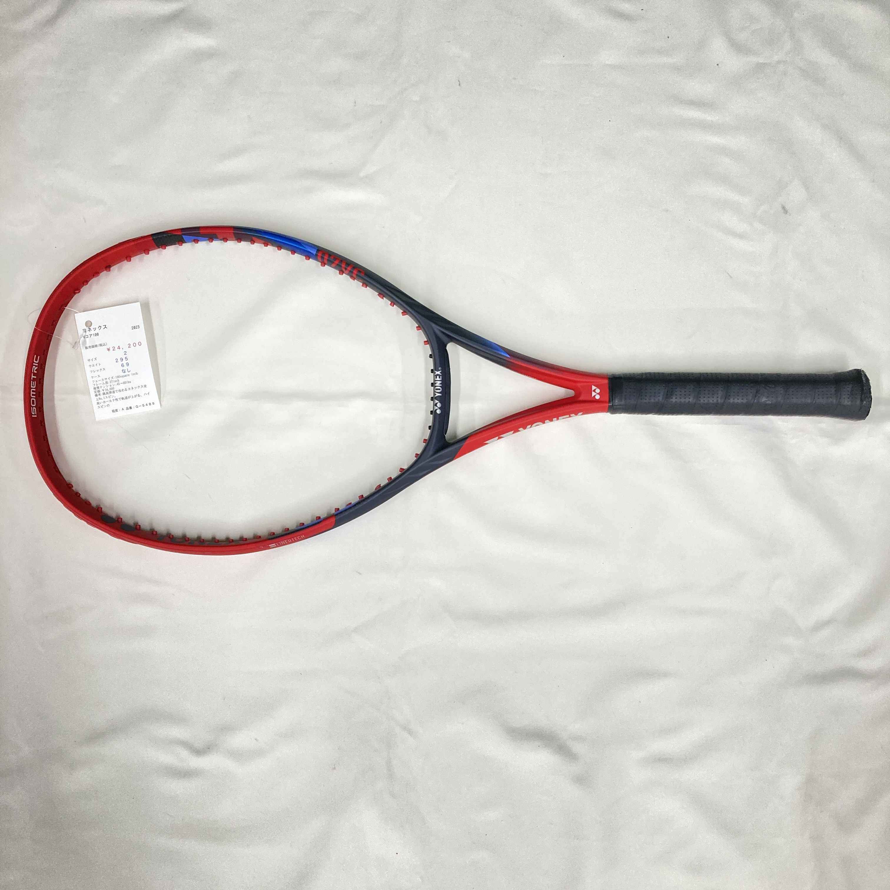 跳高弾道で攻めるヨネックス史上No.1スピン。 高いホールド性で軌道が上がる、ハイスピンのオールラウンドモデル。【商品名】 Vコア100 2023【メーカー】 ヨネックス【フェイスサイズ】 100平方インチ【フレーム長】 27インチ【推奨テ...