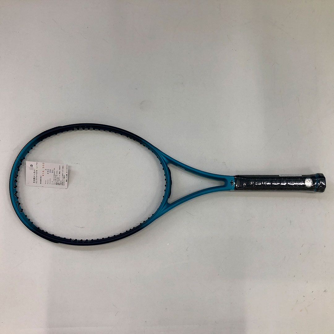 「スピン」と「精度」で試合を支配する 高密度フォームとHMTカーボンを組み合わせたリブ構造をフレームに採用したELEVATEシリーズ。安定性と力強さを兼ね備えた打球感のフレームが完成した。重量とバランスの優れた操作性の高いフレームでプレーヤ...