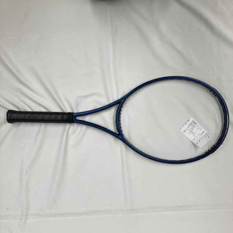 テキストリームテクノロジーを象徴する最薄部16.5mmシャフトの競技系モデル。TeXtreme x Twaronをシャフト部とフェイスの2時と10時の部分に搭載。薄型フレームなので高速スウィングがしやすく、掴んで飛ぶ感触が特徴。【商品名】 ...