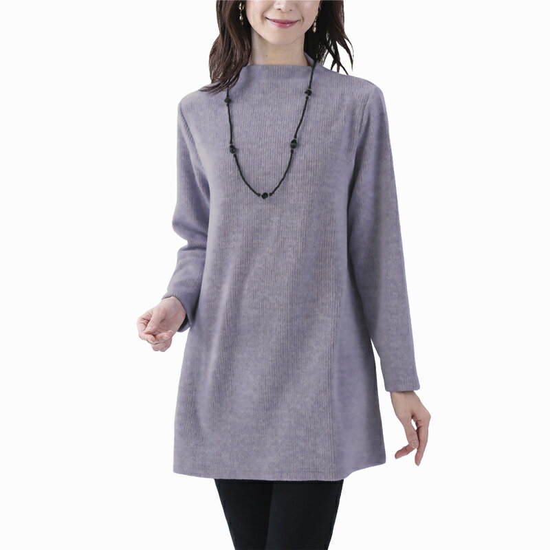 やわらか素材のボトルネックチュニック しっとりと清楚に魅せるエレガントなチュニックです。 ゆとりがあって締め付け感がないボトルネック。 1枚でも、コートのインナーとしても着回しできて重宝します。 ◆素材 ポリエステル70％、レーヨン25％、...