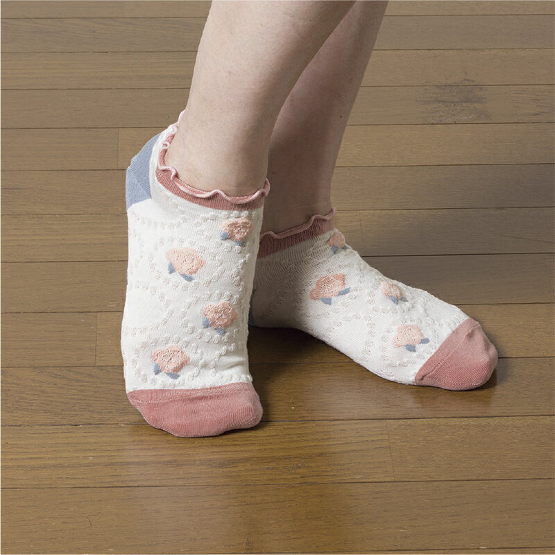 たっぷり8足も入ってお買い得！ 肌馴染みの良い優しいカラーに履き口のフリルが女性らしさ満点！ 写真はお届け商品の一部です。 色柄はセレクトしてお届けします。 その際同柄同色を含む場合があります。 複数セットのご注文は同じセット内容になる場合...