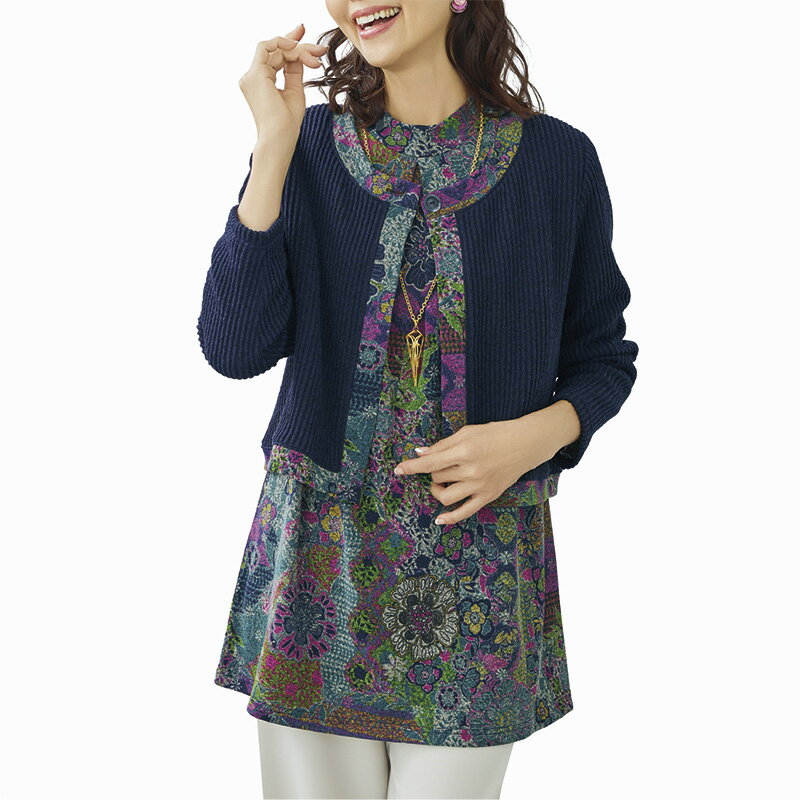 顔映りの良さが自慢の華やかな色彩美。チュニックと同柄のプリントをトリミングしたアンサンブル。単品での着回しも出来る優秀なアイテムですよ♪◆素材ポリエステル95％、ポリウレタン5％◆サイズ（約：単位cm）：ML/LLカーディガンバスト：100...