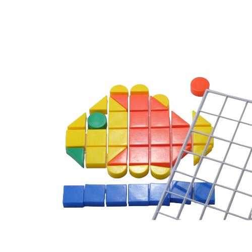 大きいサイズのモザイクあそび。モザイクパーツで色々な絵が描けます。ボックスのフタがボードになっていて、モザイクパーツで絵を描きデザインガードを外すと、そのままの絵が出来上がり。ちいさな子どもたちでも楽しめます。色遊び、数あそびも出来ます。作...