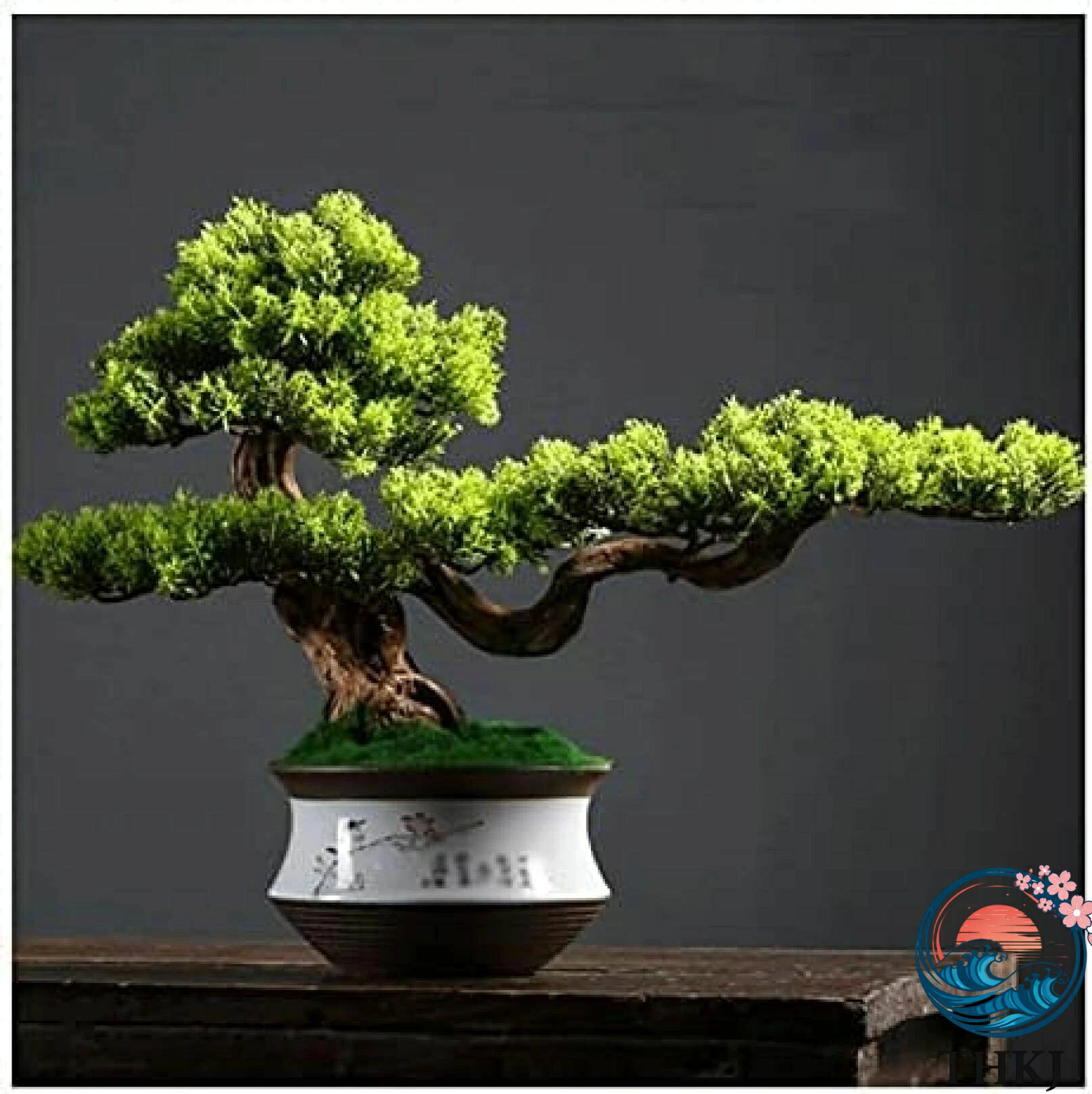 　　　 ◆◇◆売れている秘密◆◇◆ 全体のサイズ：50x16x35cm。 花粉アレルギーの方にもおすすめ！シリコーン製人工松針は安心してお楽しみいただけます。 自信を持って飾れる！50x16x35cmのサイズはどんな場所にもピッタリフィット...
