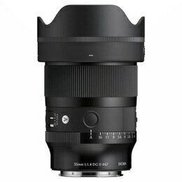 歴代35mm F1.4 Artの系譜の上に築かれた、Sigma史上最高の35mm F1.4 Art [主な特長] ■開放から画面全域で卓越した解像力を発揮 最新の光学設計技術のもとで一新された12群15枚のレンズ構成が、過去の35mm F1...