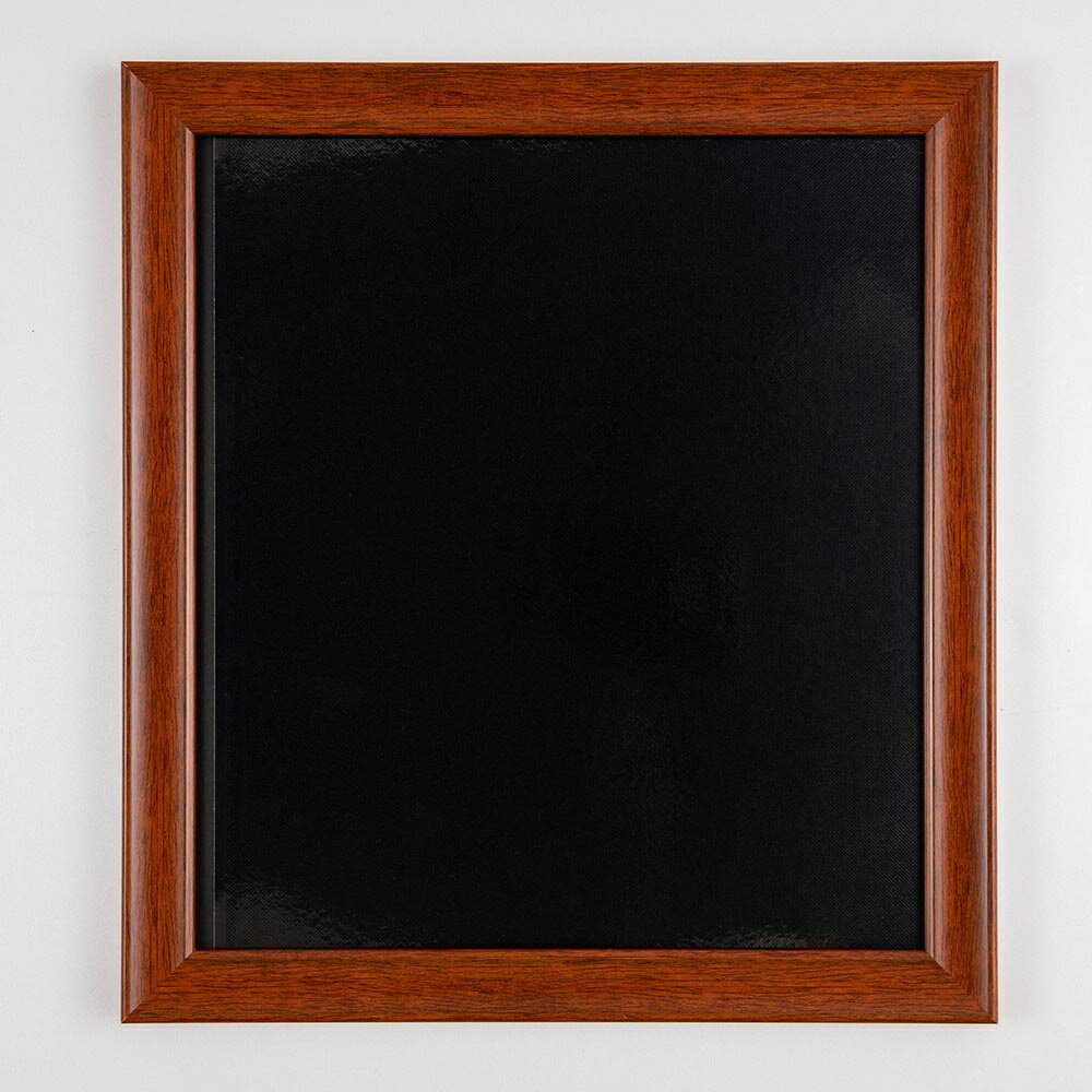 フエルアルバムのフリー台紙を飾れるフレーム写真をレイアウトしたアルバム台紙ごと飾れます。フエルアルバムのフリー台紙と入れ替えもできます。ブラウンには100年台紙（黒）が1枚付き。