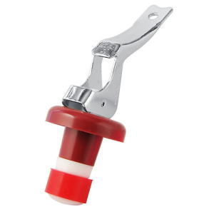 商品名 ボトル栓 ワイン用 ［KT-132］ 　　　 　　 特　徴 ワイン栓を抜いた後、残ったワインにワイン栓をして、冷蔵庫に入れてください。 ワンタッチでできるので便利です。 ボトル栓のゴムは抗菌ゴムを使用しておりますので安心してご利用い...