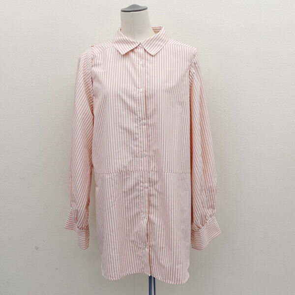 商品状態 ・USED品ですので、軽微な使用感はありますが比較的状態の良い品です。　 状態ランク Aランク デザイン/仕様 (レディース)トップス/シャツ・ブラウス 古着　 型番 CHZ1021304A0003　 サイズ/収納詳細 表記サイズ...