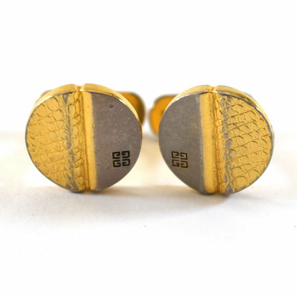 商品状態 スレ、キズ、色剥げ等がございます。一般的な使用感はございますが、大きなダメージはなく、まだまだご使用いただけるお品です。　 状態ランク Bランク デザイン/仕様 カフス　 サイズ/収納詳細 横幅　（約cm）:1.5奥行　（約cm）...