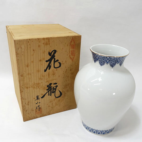 商品情報 人気の九谷焼、真山作のあでやかな花鳥絵の花瓶です。　 商品状態 未使用品ですが店舗での併売を行っていますので、展示・保管時に汚れがつく可能性もあります。ご了承下さい。　 状態ランク Aランク サイズ/収納詳細 横幅　（約cm）:1...