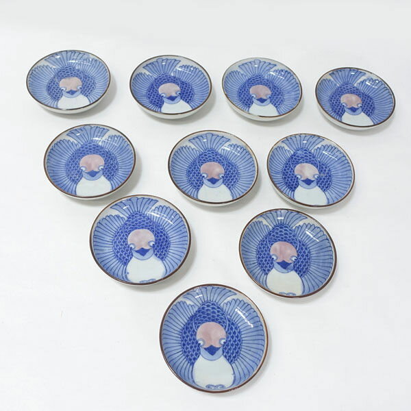 商品情報 アンティークな有田焼、染付の小皿。可愛らしい鳥さんの正面図がユニークな器です。コレクションにいかがでしょう。　 商品状態 こちらは中古品です。アンティークの商品ですので経年による貫入やくすみスレがあります。　 状態ランク Bランク...