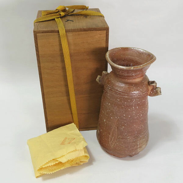 商品情報 信楽焼 高橋楽斎作の趣のある花瓶です。インテリアにいかがでしょう。　 商品状態 未使用品ですが店舗での併売を行っていますので、展示・保管時に汚れがつく可能性もあります。ご了承下さい。　 状態ランク Aランク サイズ/収納詳細 横幅...