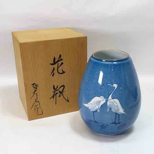 商品情報 人気の有田焼、弥右衛門作の鷺絵の花瓶です。インテリアにいかがでしょう。　 商品状態 目立ったキズや汚れなどのない状態の良いお品です。中古品ですので写真にない汚れ、細かいキズなどあるかもしれません。ご理解の上ご入札をお願いします。　...