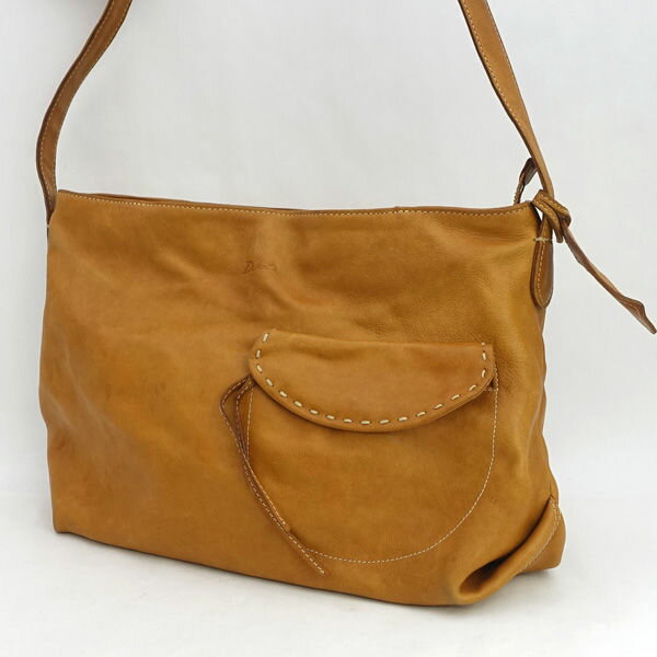 商品状態 スレ・汚れ・角スレ等、一般的な使用感がございますが、目立つ大きなダメージはなく、まだまだご使用いただけるお品です。　 状態ランク Bランク デザイン/仕様 ショルダーバッグ　 サイズ/収納詳細 横幅（W)　（約cm）:40高さ（H...