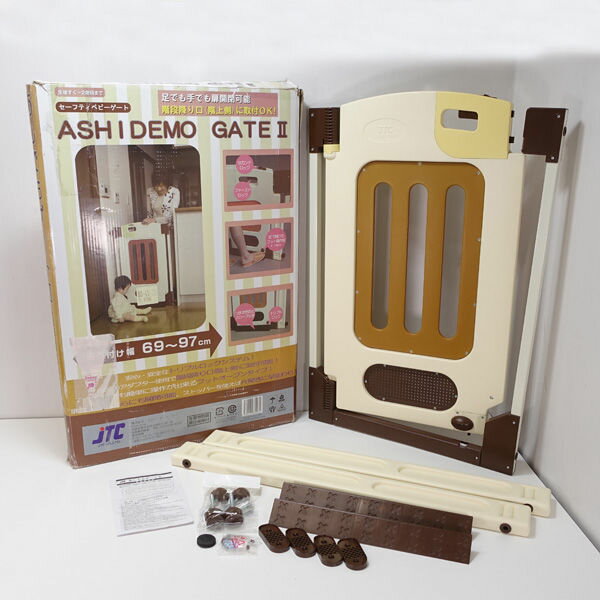 商品状態 使用によるキズや汚れはありますが、まだまだ使っていただける商品です。外箱にダメージあり。　 状態ランク Bランク デザイン/仕様 ベビーゲート　 サイズ/収納詳細 （箱）横幅　（約cm）:67.5（箱）奥行　（約cm）:6.5（箱...