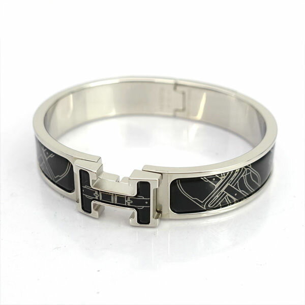 商品状態 背面に保護フィルム付き。特筆すべきダメージはなく、きれいなお品です。　 状態ランク Sランク デザイン/仕様 ブレスレット・バングル　 サイズ/収納詳細 内周 (約cm):16.5幅 (約cm):1.2総重量　（g）:35.4　 ...