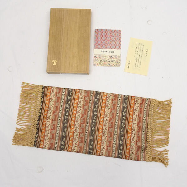 商品状態 長期保管の未使用品です。目視確認ではきれいで状態の良い商品ですが、経年劣化をしている可能性はございます。　 状態ランク Sランク デザイン/仕様 テーブル装飾 インテリア雑貨　 サイズ/収納詳細 約cm:22×55　 サイズは当店...