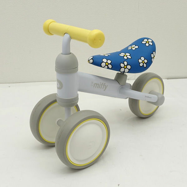 商品状態 使用によるキズや汚れがございますがまだまだ使っていただける商品です。【商品仕様】・前輪幅：W200mm/W260mm(2段階調整可能)・サドル地上高：H200mm/H230mm(2段階調整可能)・対象年齢：10ヵ月～3歳未満・乗車...