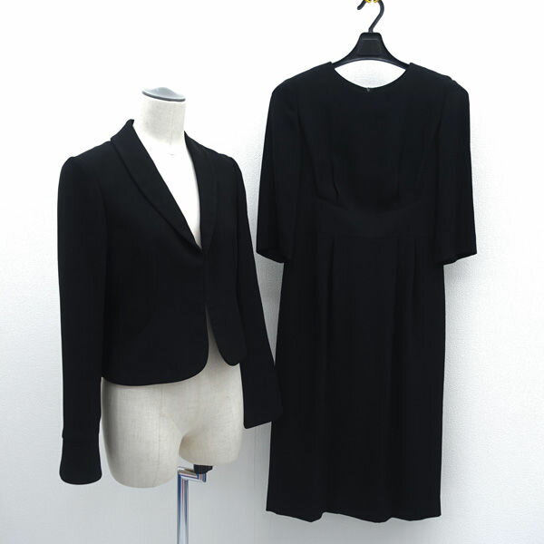 商品状態 一般的な使用感がございますが、目立つ大きなダメージはなく、まだまだご使用いただけます。　 状態ランク Bランク デザイン/仕様 (レディース)スーツ　 サイズ/収納詳細 【ジャケット/ワンピース】:-表記サイズ:9/9肩幅 (約c...