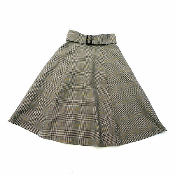 商品状態 ・USED品ですので、軽微な使用感はありますが比較的状態の良い品です。　 状態ランク Aランク デザイン/仕様 (レディース)ボトムス/スカート 古着　 型番 37333100　 サイズ/収納詳細 表記サイズ:38ウエスト　（約c...