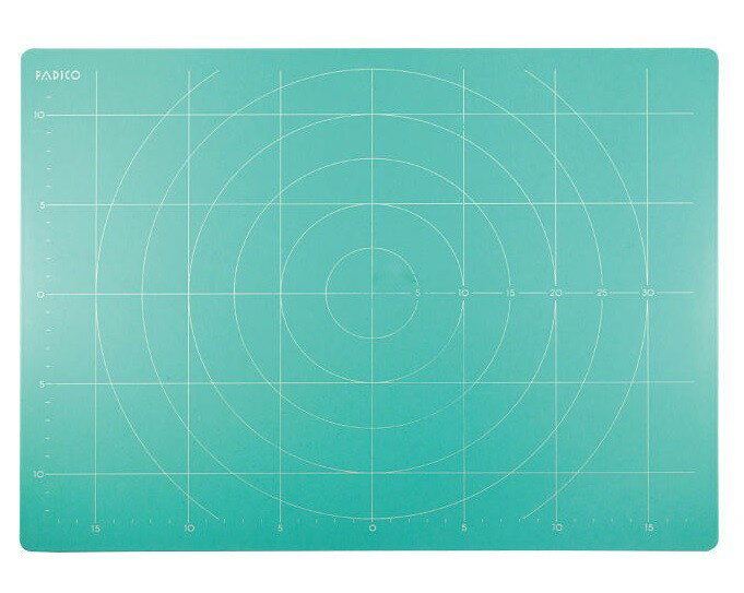 【特徴】板の端の縦と横にメモリがついた便利な粘土板です。材質はプラスチック製なので汚れが付きにくく、洗いが簡単です。【つかいかた】詳しい使い方や作品例については、以下のパジコのホームページにてご確認ください。www.padico.co.jp...