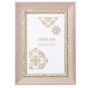 品番：LJPF0046 用途：写真立て サイズ：枠内寸 ハガキ（102×152mm） 仕様：スタンド付き、縦・横使用可 中抜きマットはL判サイズでハガキ、L判フォトの両方に使えます。JAN(EAN)コード：4534998063700沖縄県と...