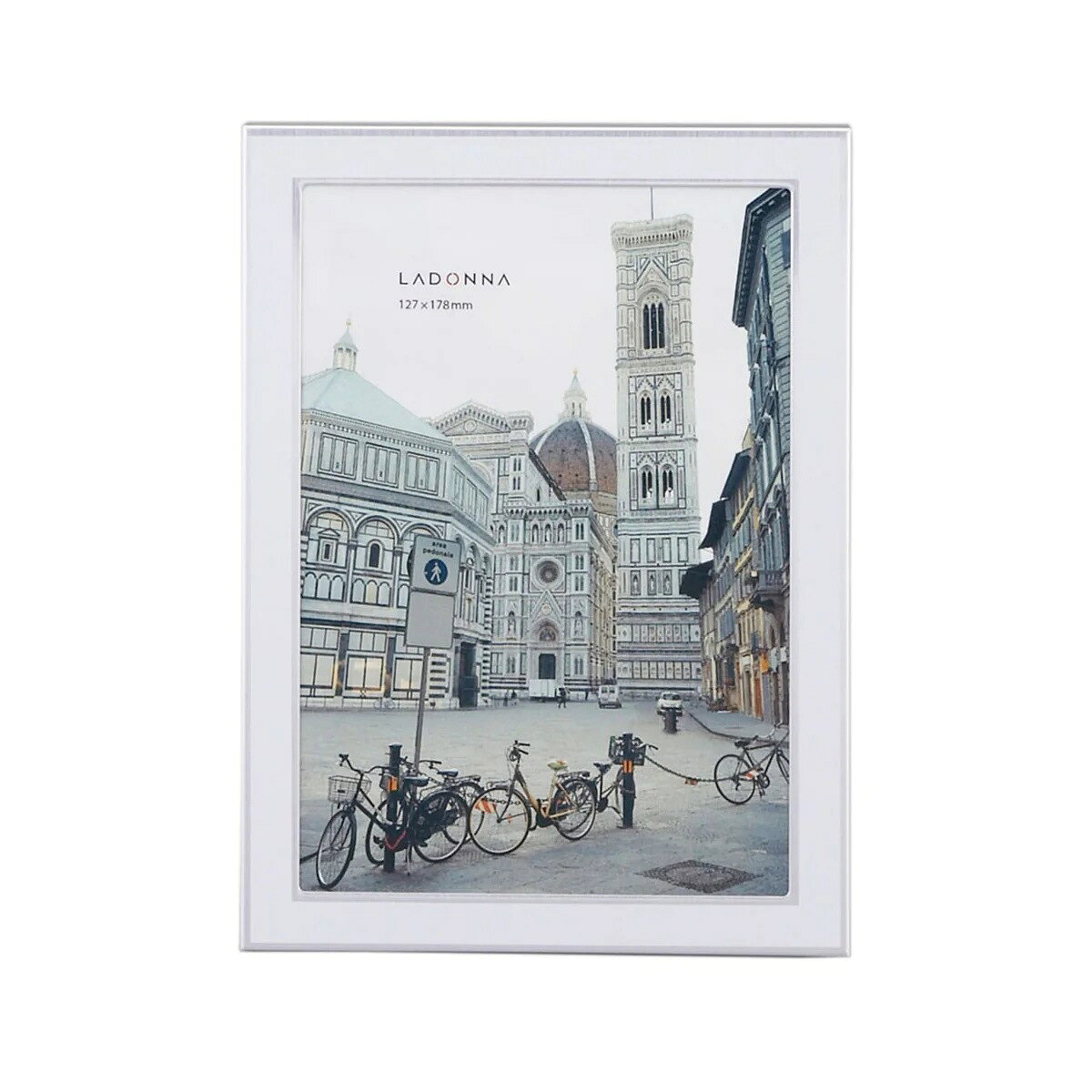 メーカー：ラドンナシリーズ：リビング型番：LA11-2L-SV外寸(mm)：141×190内寸(mm)：140×189窓寸(mm)：113×163主な材質：アルミニウム写真サイズ：2L判マットペーパー対応写真サイズ：マットペーパーなしマット...