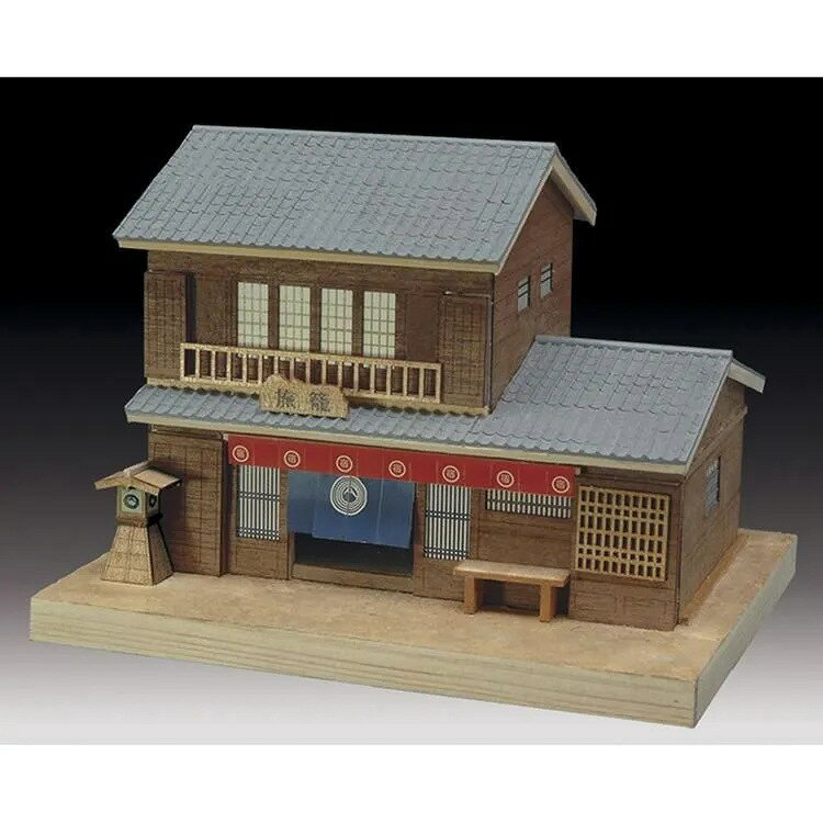 製品名：ミニ建築 No.4　旅籠完成サイズ：全幅：150mm、奥行：120mm、全高：110mm製作参考時間：8時間難易度：★☆☆☆☆　1材質：ヒノキ・アガチス・マホガニー等の天然木、他付属品：カラー組立説明書梱包サイズ：140mm×230...