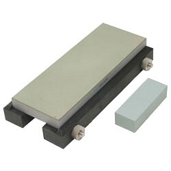 厳選されたダイヤモンド砥粒をボンドに配合し、焼結した砥石です。従来の電着ダイヤ砥石に比べ砥石本来の研ぎ感覚が人気です。セラミックス、ハイス、超硬、ステンレス、刃物鋼まで幅広くご使用頂けます。・硬い刃先も短時間で鮮やかに研磨！・つねに水平、か...