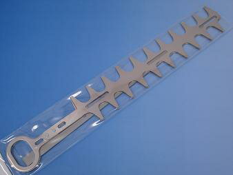 L型バリカン400用替刃（上下セット）メーカーからの取寄せ商品のため、お客様都合によるご注文後のキャンセル、返品、交換はできません。受注後にメーカー在庫を確認いたします。万一、メーカーにて欠品や廃番の場合は商品をご用意できない場合がございま...