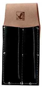 革にこだわるすべての職人へ。使い込むほど深まっていく、風合いと品格。(C)：黒型押しH1(全長)：250H2(ポケット)：160W：115D：30単位：mm