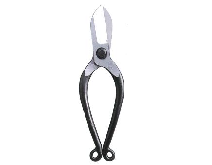 使いやすさと手頃な価格で人気の商品です。全長：167mm重量：145g刃の長さ：42mm（針金切付）