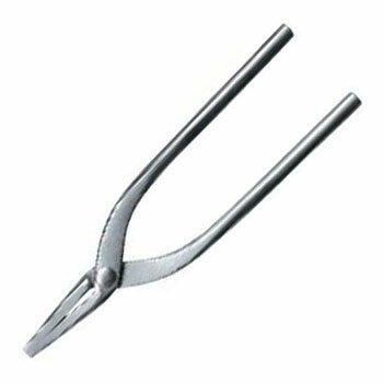 特徴強くつかむことができます。板や線材を折り曲げたりつぶしたりすることに適しています。くわえ部にギザがなく相手に傷をつけません。仕様材質：SUS410仕様：125mm平L：125mmW：32mmバッケージサイズ：195×50