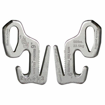 難しいロープワークなんて必要なし！特徴ロープを結ばず、しっかりと固定。難しいロープワークなど覚える必要なし。本体はアルミ素材で軽くて丈夫です。仕様サイズ：29.17mm×37.56mm×3.00mm重量：3gカラー：アルミシルバー材質：アル...