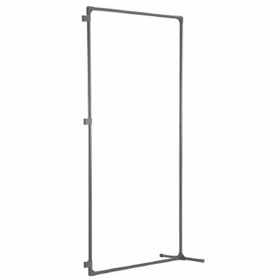 特徴溶接遮光フェンス用のフレームです。仕様樹脂被覆スチールパイプフレームフレーム径：28mm足形状：固定足枠内寸法(横×高さ)(mm)：1500×1500適合シート：D15-3タイプ：接続型質量(kg)：4.1生産国 日本※商品イメージはT...