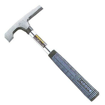 パイプ柄トンカチ鎚。サイズ全長：315mm頭長：160mm口径：20×20mm刃巾：26mm全重量：570g※□印のトンカチ類商品は、他の釘打ちハンマーと同じようにカケ防止のためフェイス部に面取りを施しております。ご注意ください。日本古来の...