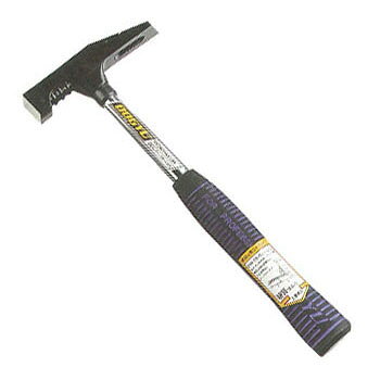 パイプ柄トンカチ鎚。サイズ全長：315mm頭長：125mm口径：21×21mm刃巾：26mm全重量：520g※□印のトンカチ類商品は、他の釘打ちハンマーと同じようにカケ防止のためフェイス部に面取りを施しております。ご注意ください。日本古来の...