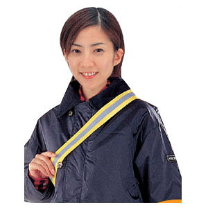 反射光がみを守る！遠くからでもはっきり見える。柔軟製素材だから着易い。雨の日でも光輝度は変わらない。安全反射タスキ通学や散歩の時安全に。【仕様】●サイズ：フリー(長さ120cm、幅4cm)●製品重量：約20g●色：黄(シルバー)