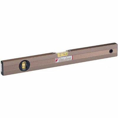 特徴気泡管はオーソドックスな4本線仕様長さ：750mm重量：460g※商品画像はLA-600の画像です。※メーカーからの取寄せ商品のため、ご注文後のキャンセル、返品、交換はできません。