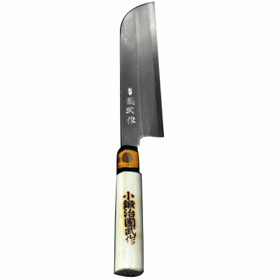 特徴むきものに最適です。野菜を切る・きざむ・皮むきそぎ切り時に最適です。仕様右利き用刃長：180mm仕上：片刃刃：特殊炭素鋼(片刃)柄：PC輪・朴※左利き用をご希望の方は別途見積もり致しますのでご連絡下さい。※注意：欠品の場合は納期が数ヶ月...