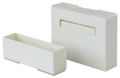 特徴工具不要。1×4材にかぶせて突っ張るだけで簡単に取り付けできます。使用サイズは縦方向で1850mmまで。横方向にも900mmの幅まで使用できます。設置面には安全性・安定性が高いクリアEVA使用しています。壁や木材の色になじむクリア色。取...