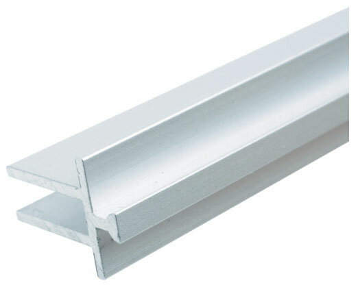 特徴パネルを挟むための、アダプタです。仕様使用パネル例：コンパネ(12mm)、アルミ板(13mm)、段プラ、アクリル板25角溝ありフレーム用取付位置：センター幅(mm)：21高さ(mm)：3長さ(mm)：1000摘要：3mmパネル用質量：1...
