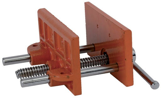 特徴使い勝手の良いスタンダードな木工用バイスです。仕様全長(mm)：165幅(mm)：165高さ(mm)：88口幅(mm)：165口開き(mm)：120口深さ(mm)：62締付力(kN)：10質量：2.5kg用途木工ワークの作業に。材質／仕...