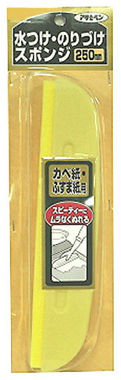 特徴水やのりをたっぷり含み、スピーディーにムラなく効率的に塗れます。用途カベ紙やふすま紙の裏面の水つけやのりづけに仕様サイズ：250mm材質ハンドル：ポリエチレンスポンジ：ウレタン注意事項※直射日光の当たるところは避けて保管してください。※...