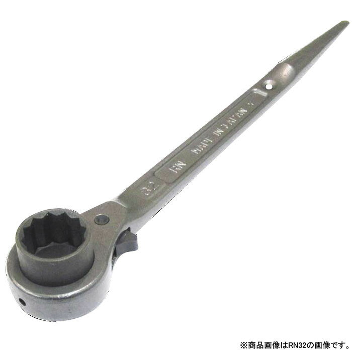 特徴正逆転操作は切換爪式。片側ソケット部が突出ていないため、狭い凹部での締付けに最適。切換爪の窓が開口により砂かみの時は洗浄が簡単。注油にて使用。メタリックグレー焼付塗装。安全ロープ取付穴を設けています。仕様呼び：26L：355mmD：49...