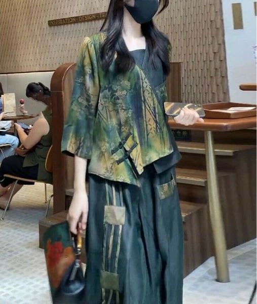 商品説明 材質：：蚕糸 カラー：写真色 サイズ： トップス L バスト：106CM 肩幅：38CM 着丈：52-66CM 袖丈：40CM XL バスト：110CM 肩幅：39CM 着丈：53-67CM 袖丈：41CM 2XL バスト：114...