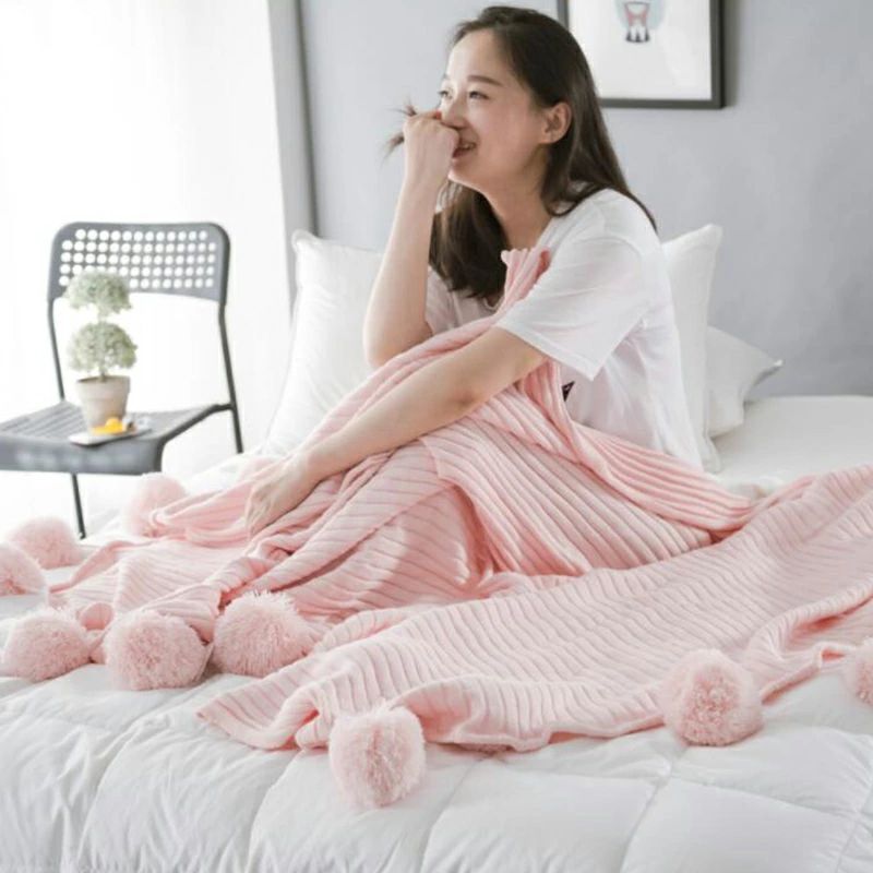 商品説明 商品名 マーメイドブランケット  生産国 中国 サイズ／寸法 約150cm×約200cm 素材／材質 ブランケット／コットン100%，ポンポン／ポリエステル100% 色 画像通り ご注意事項 ●伸縮性のある商品のため若...